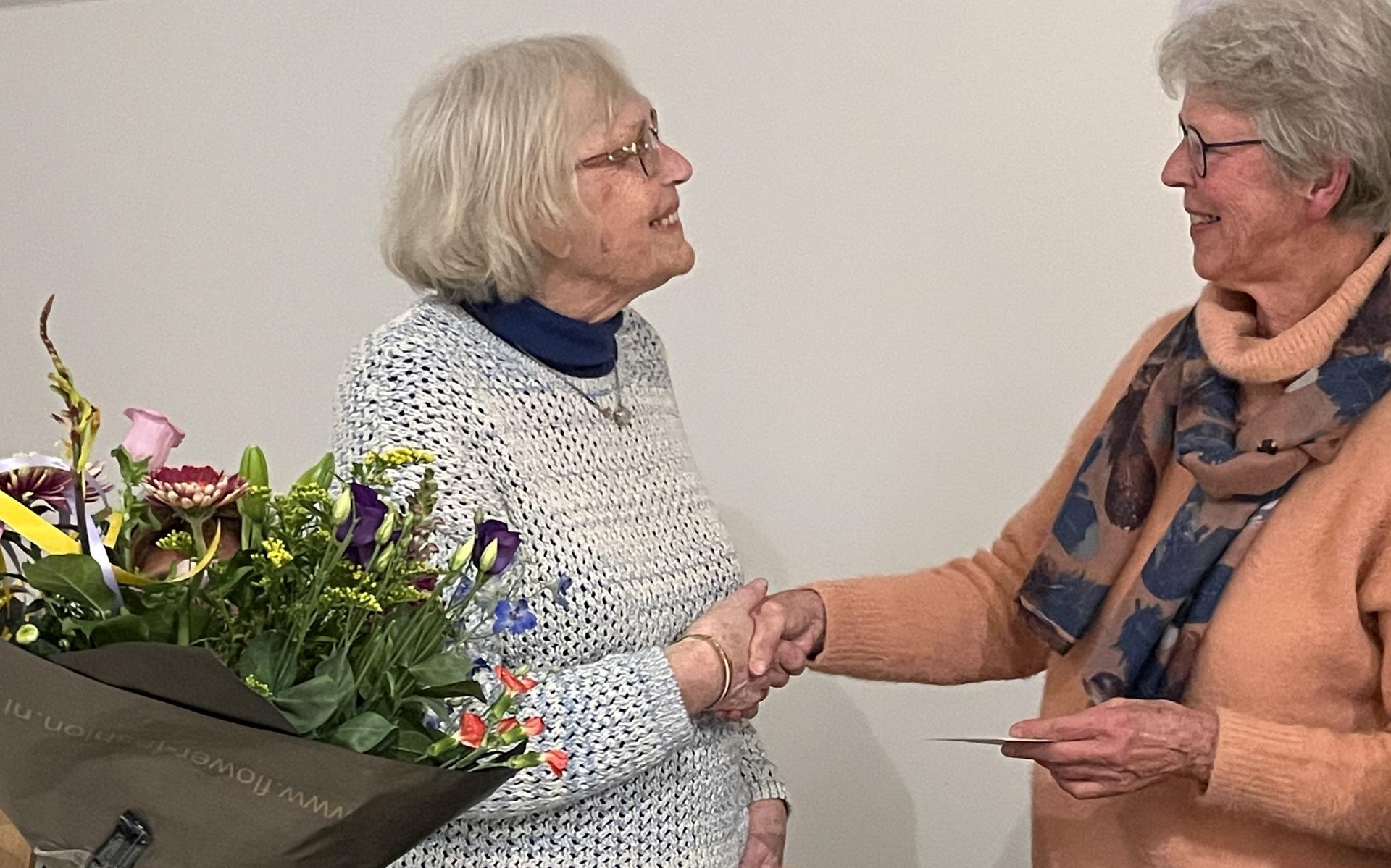 Zwaan Huizing viert 60 jaar lidmaatschap bij Vrouwen van Nu De Stapel ...