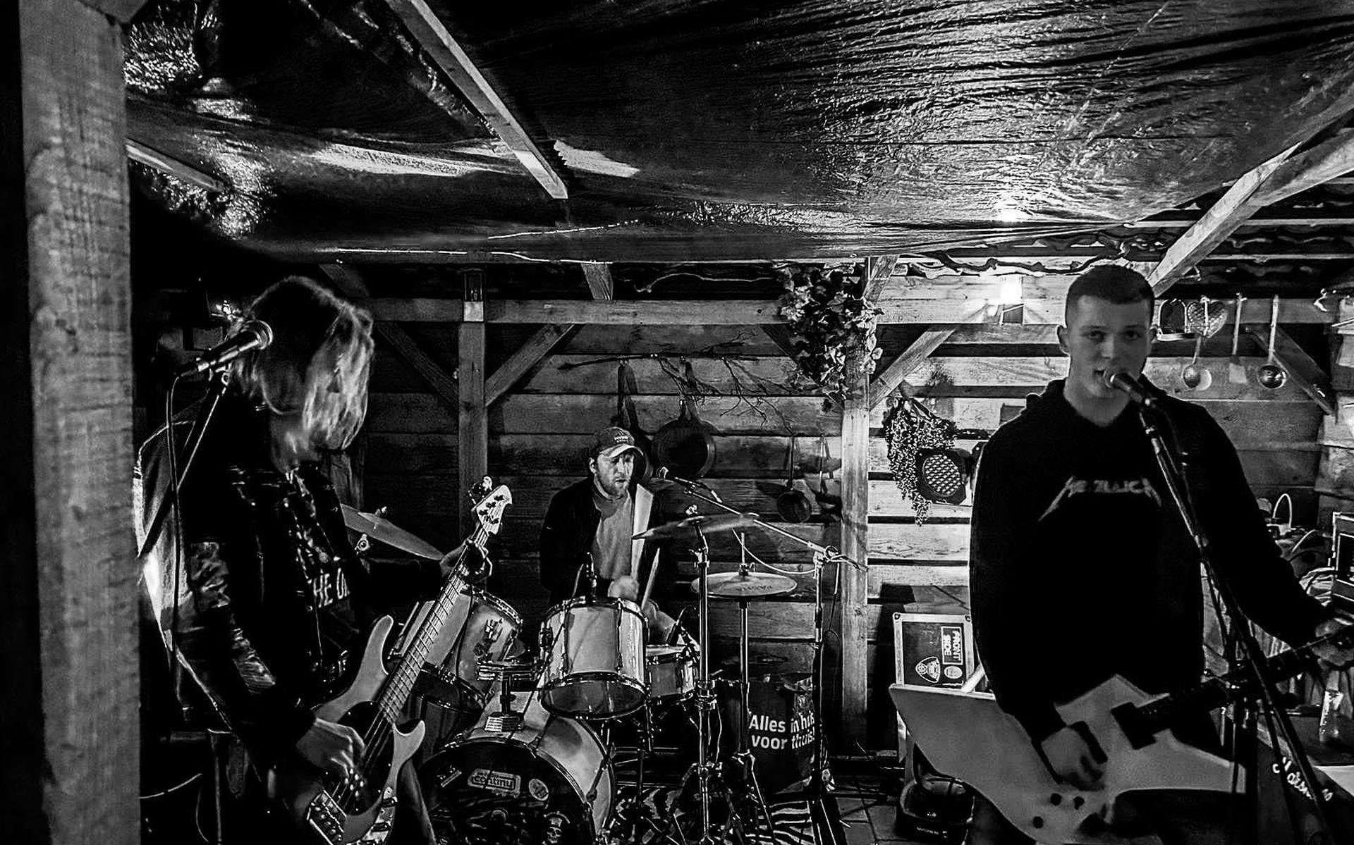 Bad Standing presenteert eerste CD met party in De Falieberg - Dagblad ...