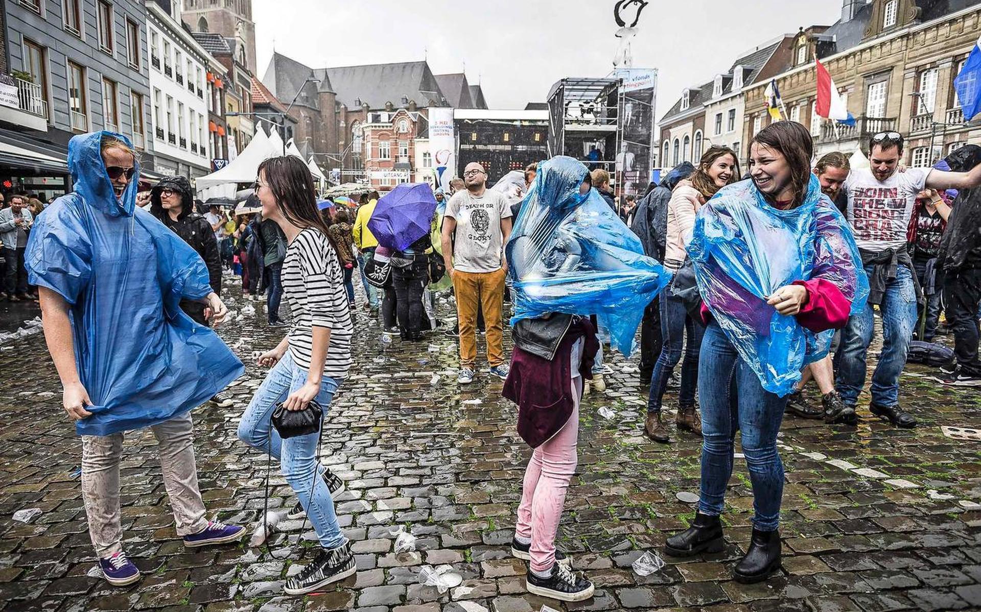 4 mei ’schitterende lentedag’, poncho’s uit de kast op Bevrijdingsdag ...
