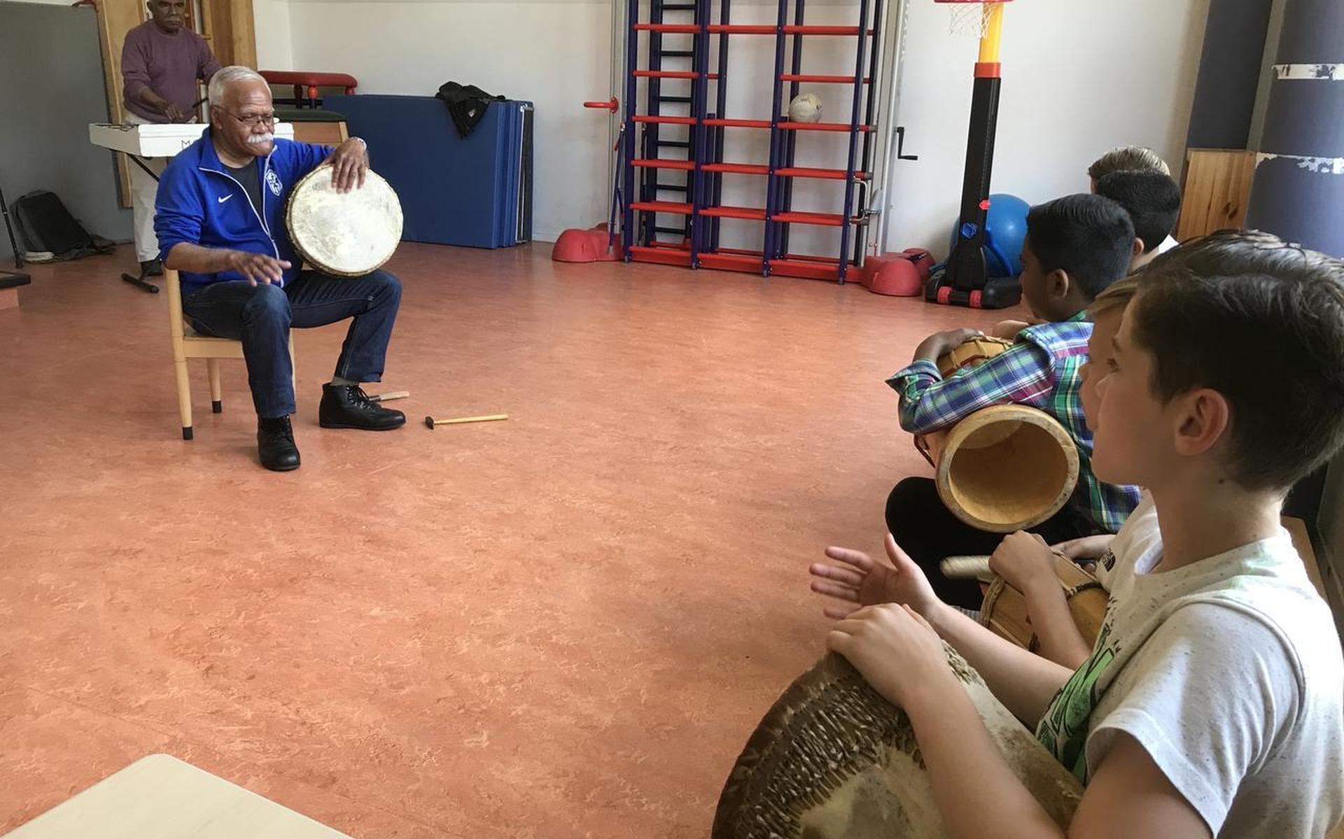 Satu, dua tiga: Het Kompas in Assen ademt Moluks - Dagblad van het Noorden