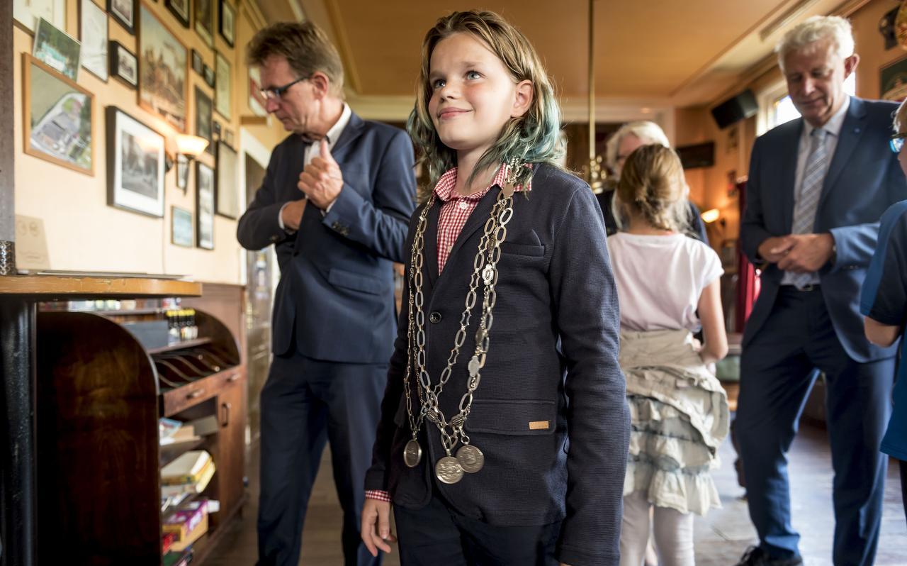 Vier ambtsketens voor kinderburgemeester Westerkwartier - Dagblad van ...
