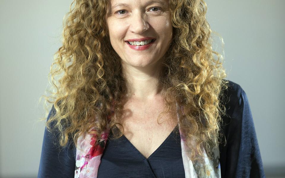 Sterrenkundige Amina Helmi (55) uit Groningen verguld met prijs. ‘Dit ...