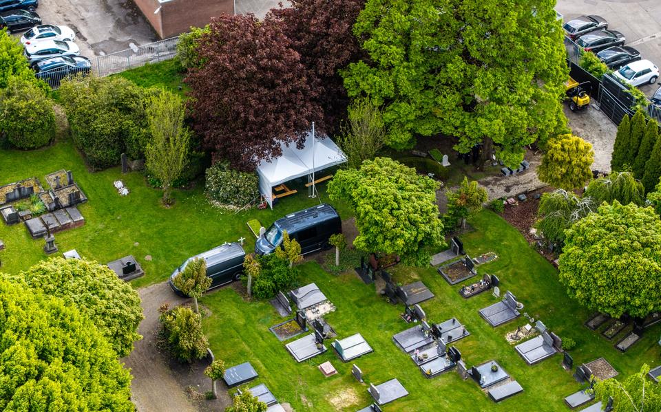 Defensie doet opgravingen op kerkhof in Delfzijl - Dagblad van het Noorden