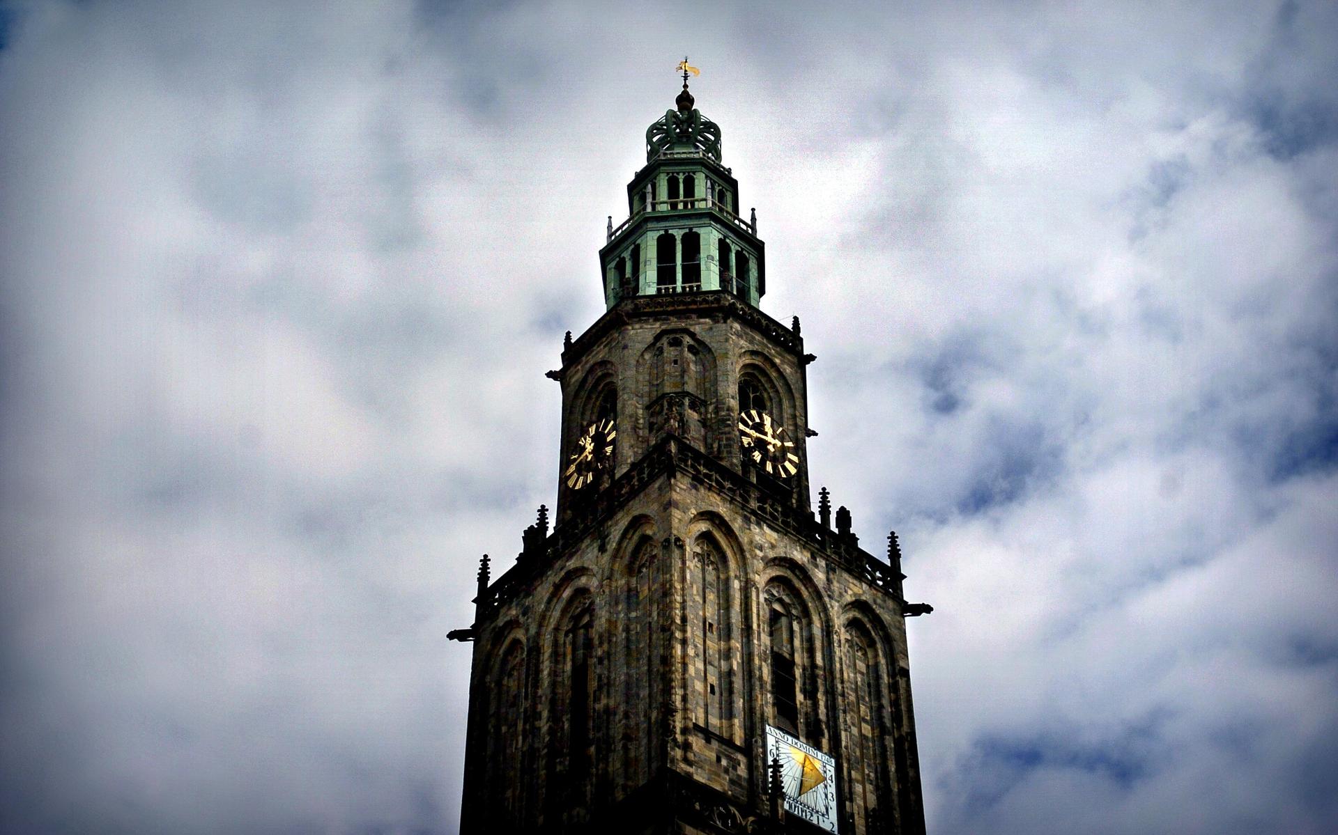 Klokken Martinitoren pas in voorjaar weer bij de tijd - Dagblad van het ...
