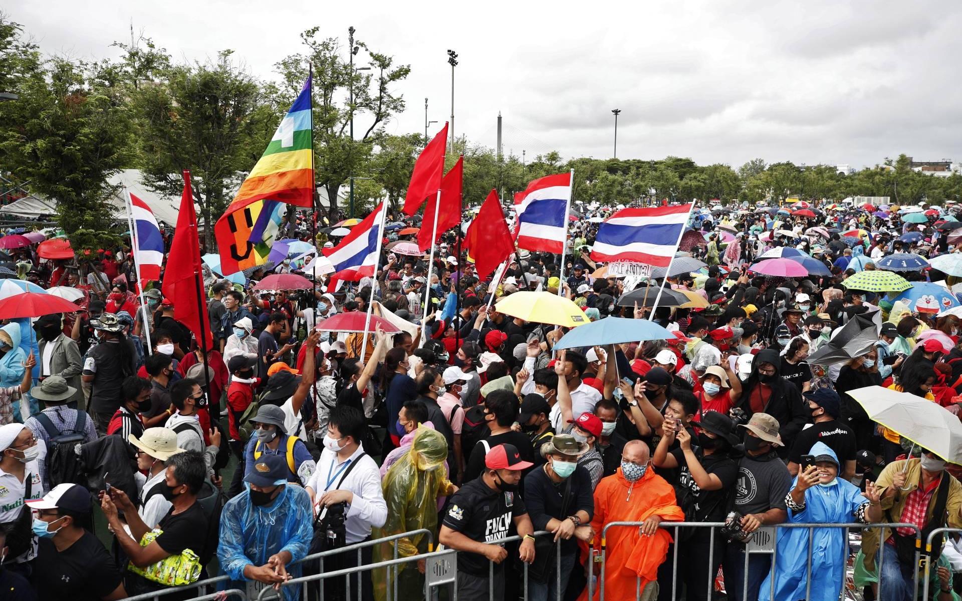 Duizenden betogen in Thailand tegen de regering - Dagblad van het Noorden