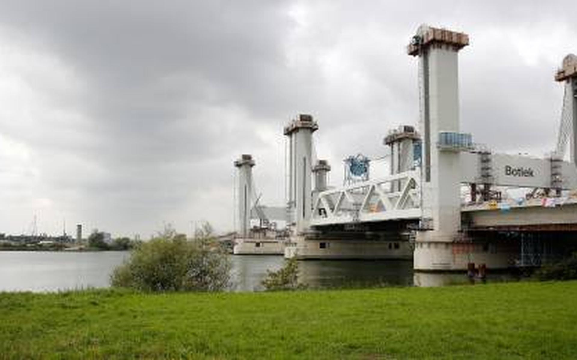 Botlekbrug weer open - Dagblad van het Noorden