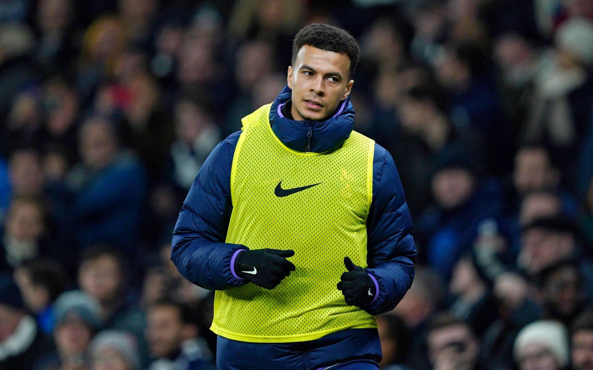 Engelse voetballer Alli geschorst voor misplaatste coronagrap - Dagblad ...