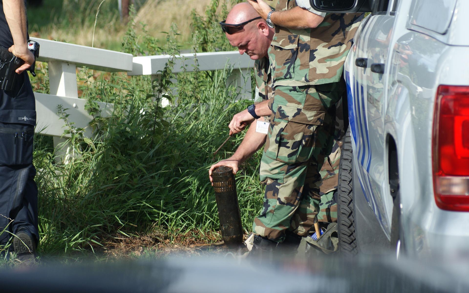 Magneetvisser haalt in Sappemeer explosief uit water - Dagblad van het ... Magneetvisser haalt in Sappemeer explosief uit water - Dagblad van het ...
