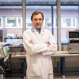 Virologen Alex Friedrich en Bert Niesters zien ons bij bestrijding van ...