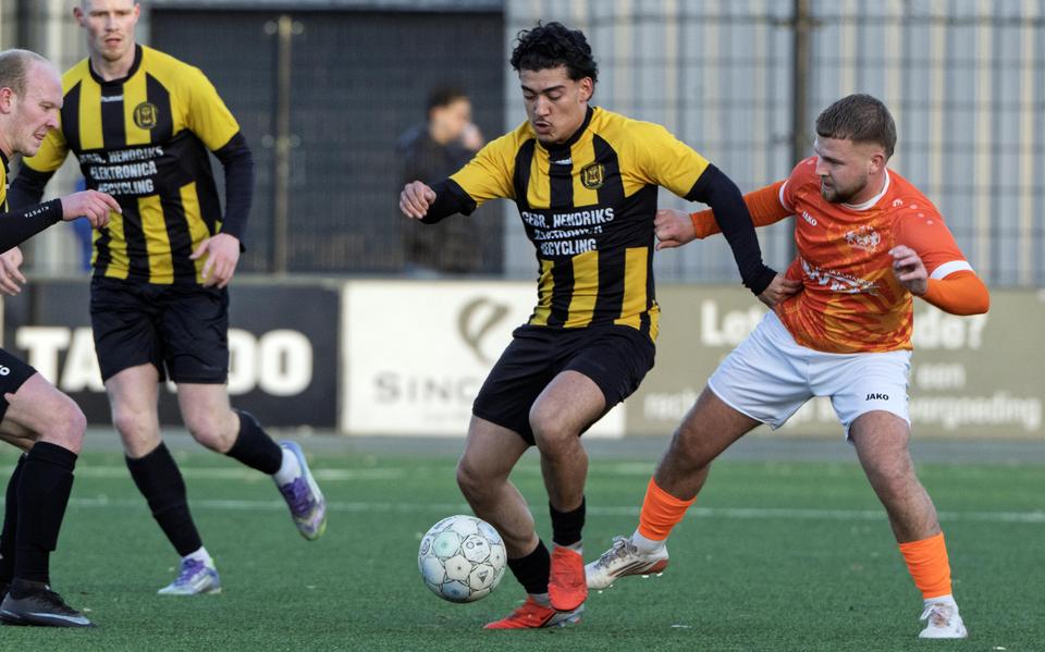 Tika Taka-voetbal bij het nieuwe WKE ‘16. ‘Kampers heeft een minder ...