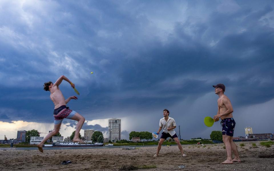 Weerbericht: regen en zon wisselen elkaar af, later kans op onweer ...