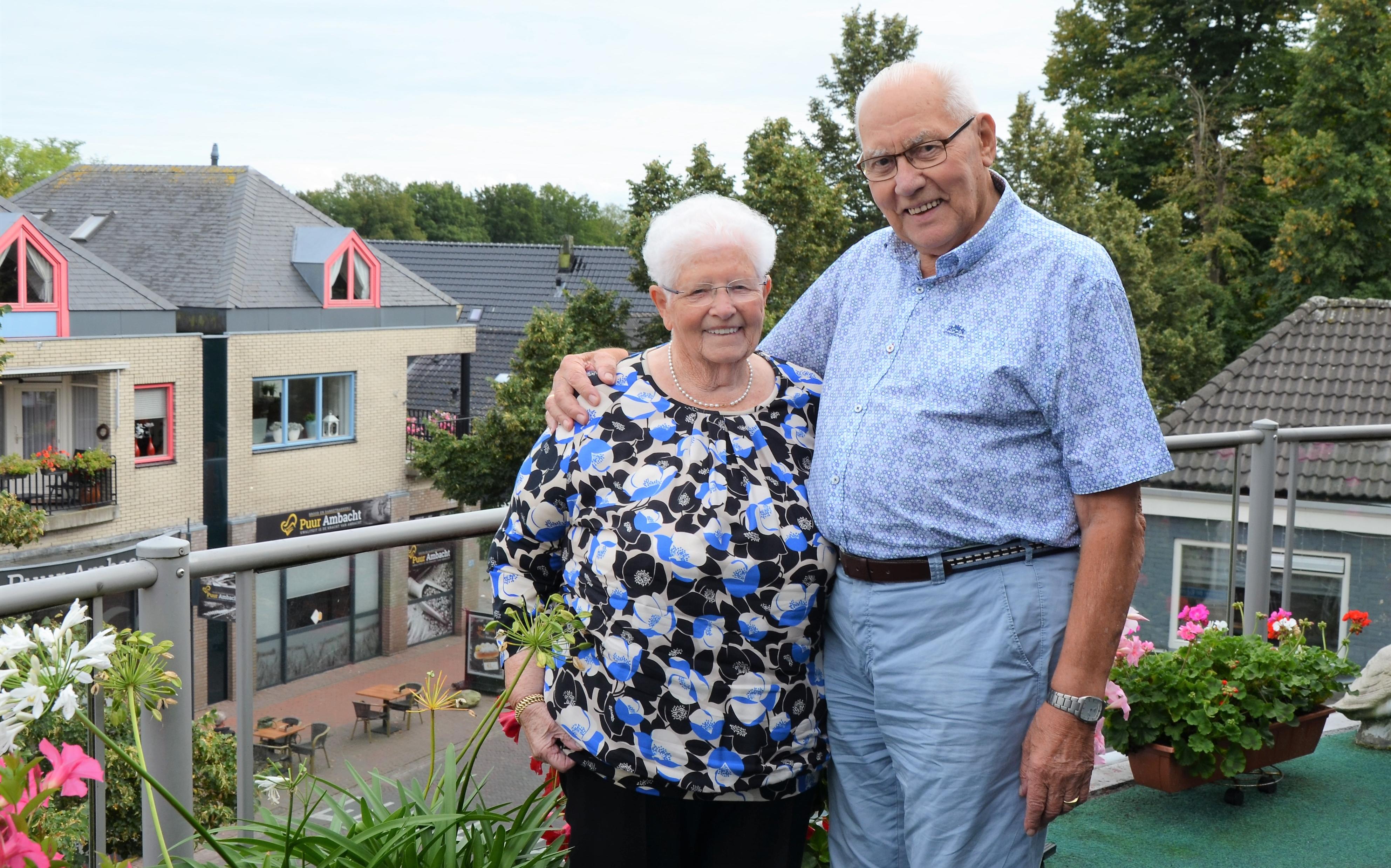 Jan en Annie Brouwer uit Borger zijn 65 jaar getrouwd. 'Vlinders in de ...