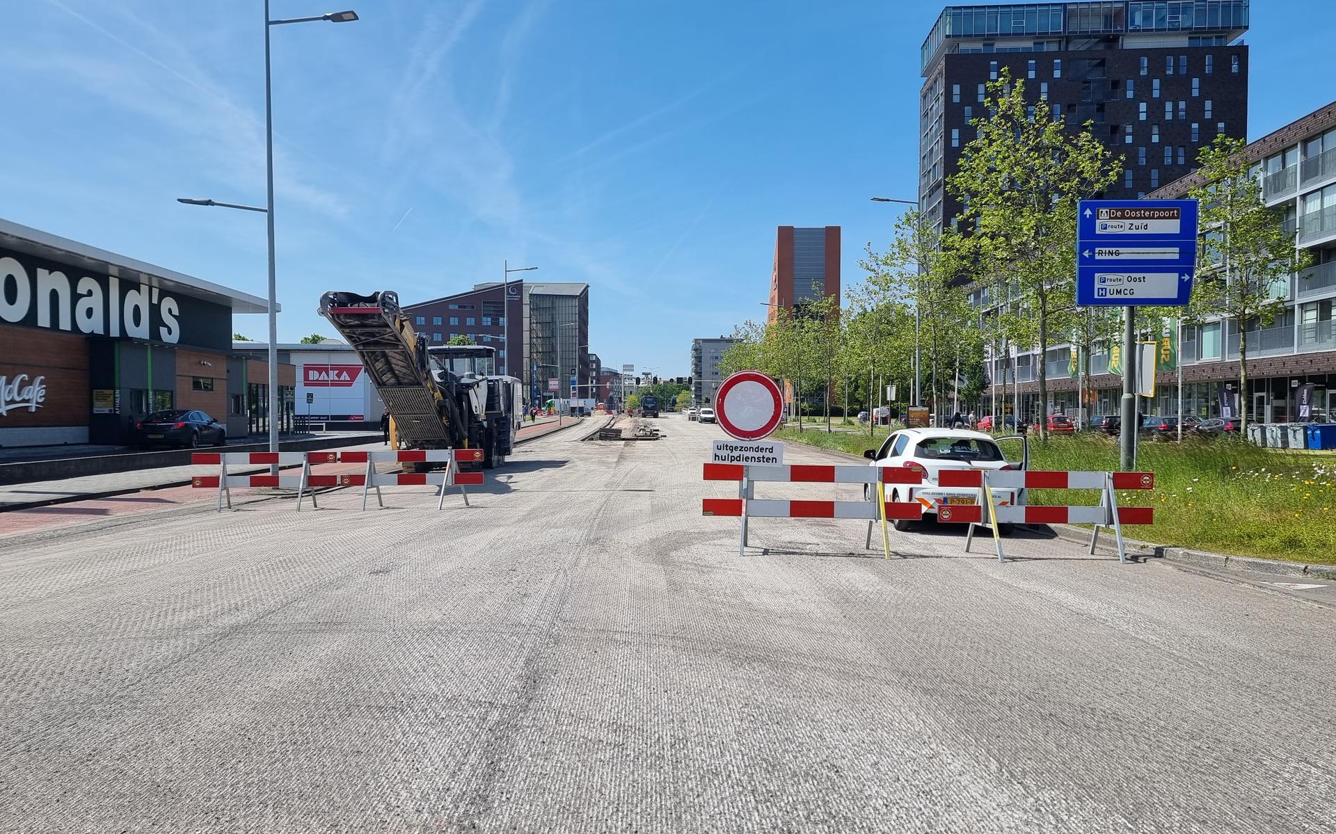 Kruising van Sontweg en Europaweg in Groningen is dicht: verkeer loopt ...