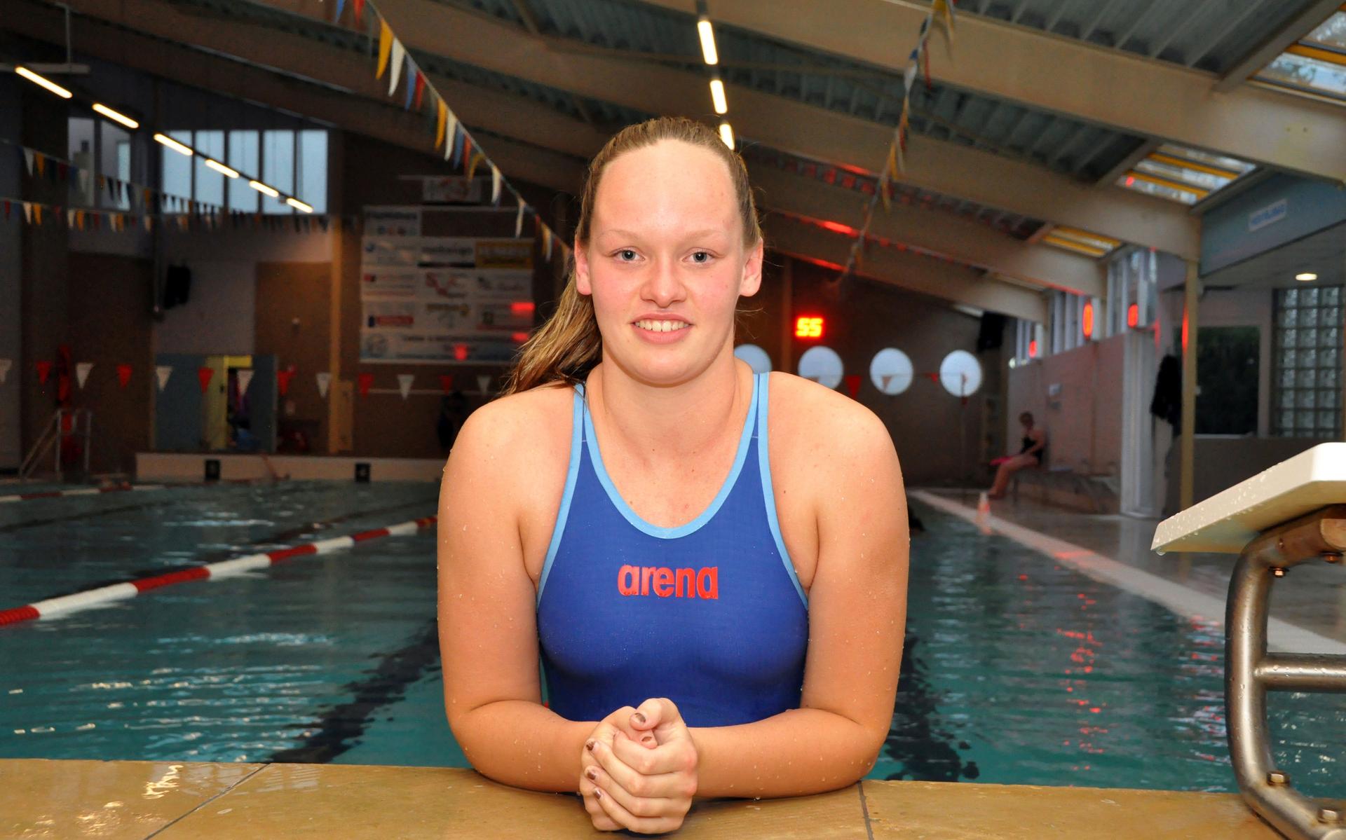 Ismay (19) uit Coevorden zwemt in twee weekenden vijftien gouden ...