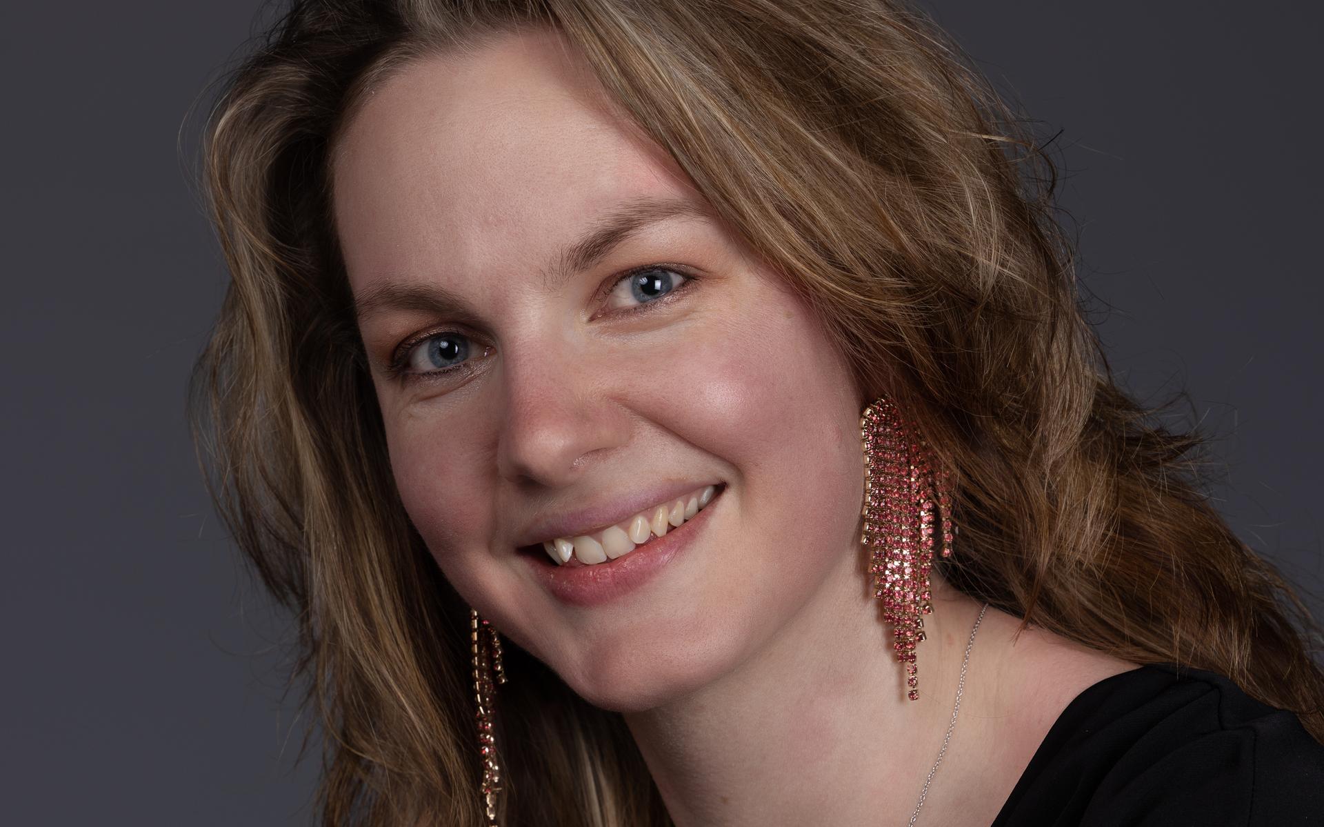 Saskia Manusama stopt als raadslid in Hoogeveen. Jan de Goede neemt ...
