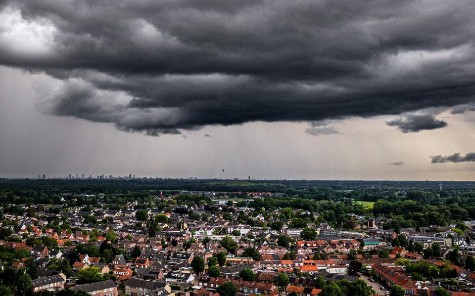 Code geel vandaag: buien, onweer en harde wind - Dagblad van het Noorden