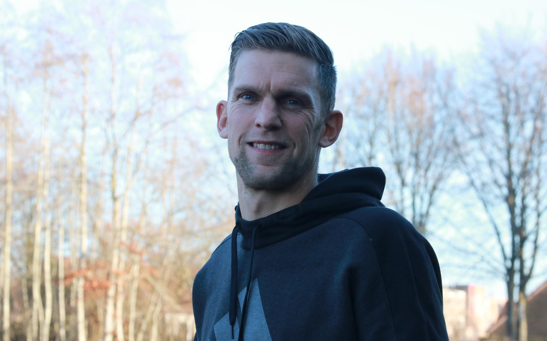 Hoogeveen stelt Stef Lamberink (37) aan als nieuwe trainer. Oud-speler ...