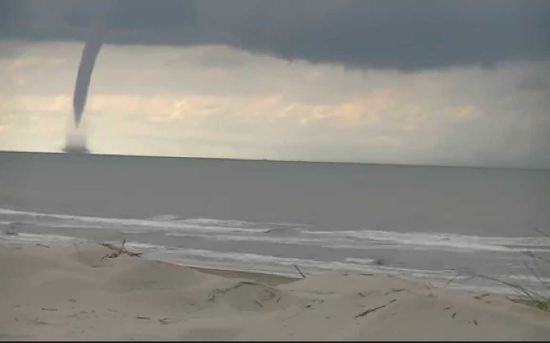 Vrijdag flinke buien en op de Waddenzee in vroege ochtend mogelijk ...