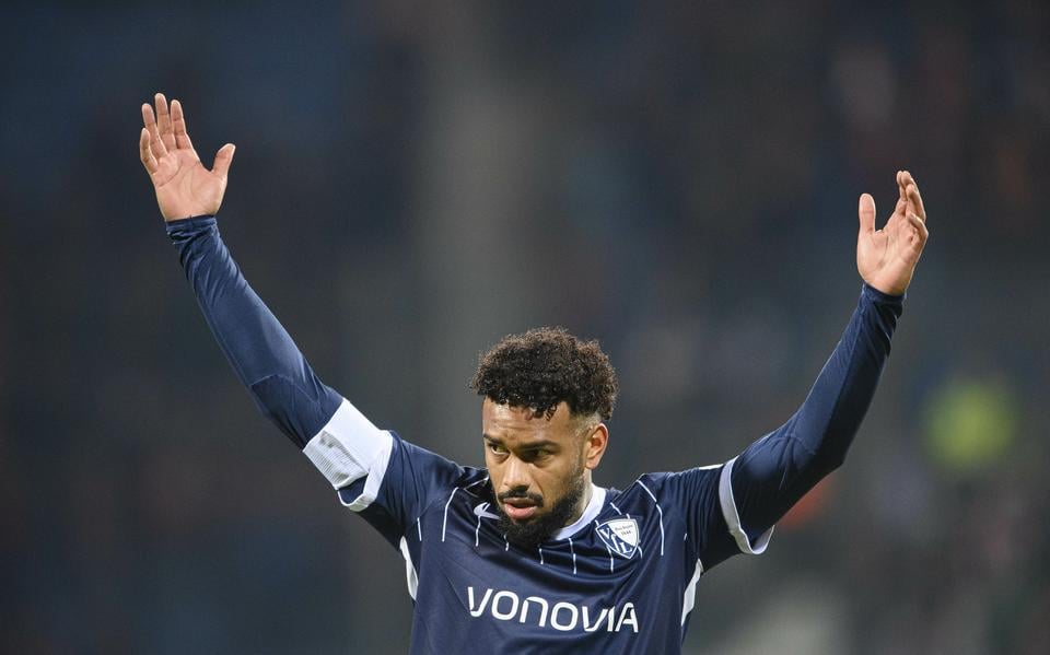 Voetballer Jürgen Locadia uit Emmen vlucht Iran uit vanwege de ...