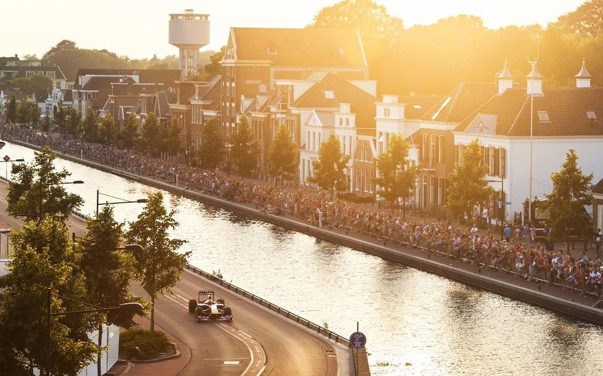 Race demonstraties met het Red Bull Racing F1 team in het centrum van ...
