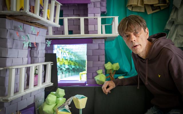 Waarom leeft Joost (51) uit Haren tussen honderden papieren creaties ...