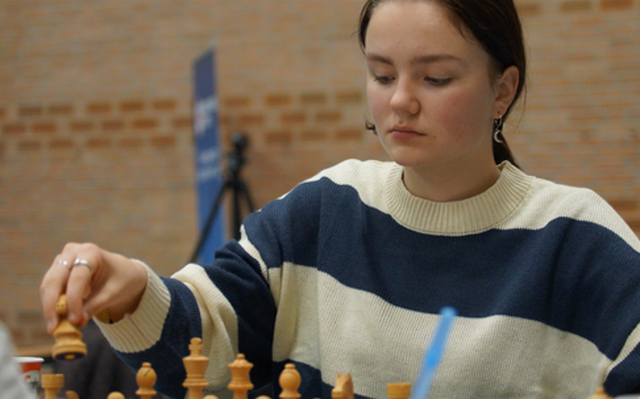 Machteld van Foreest uit Groningen deelt eerste klap uit in finale NK ...