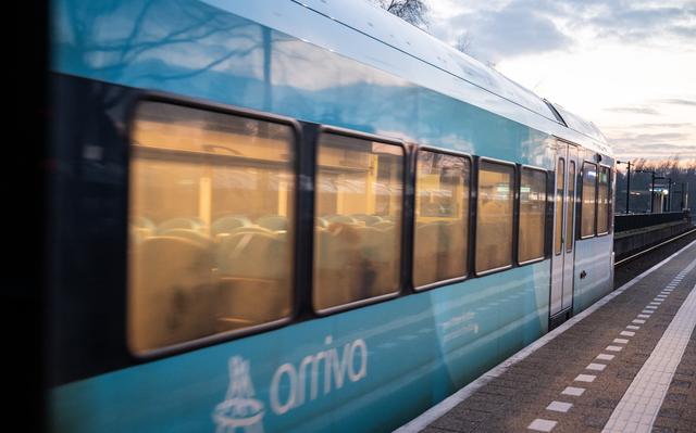 Man (20) uit Uithuizen gooide ruit in van café en sloeg iemand in de ...