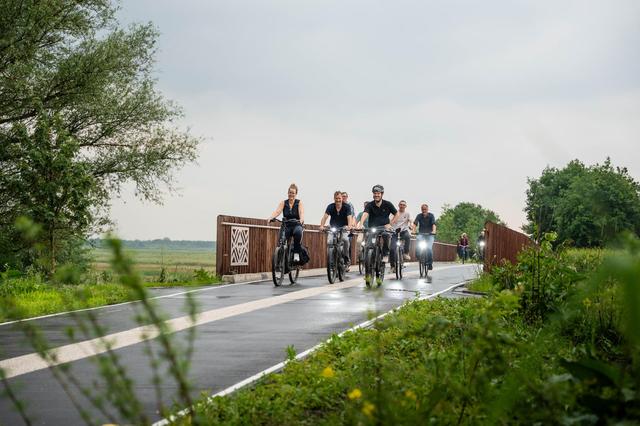 Fietser krijgt voorrang op weg naar Groningen: doorfietsroute Leek ...
