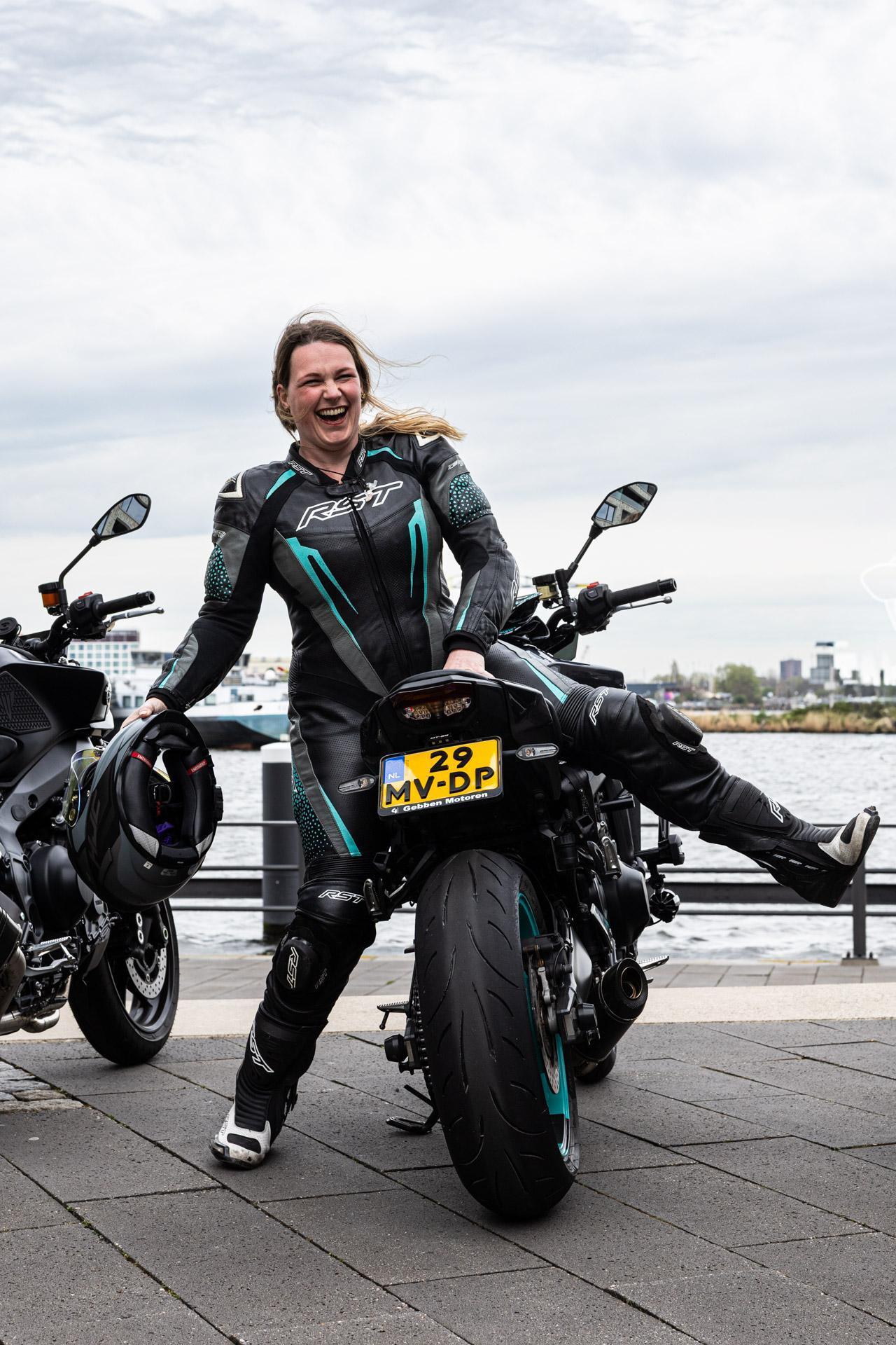 Laatste motorrit voor Laura Prins: optocht Groningen - Dagblad van het ...