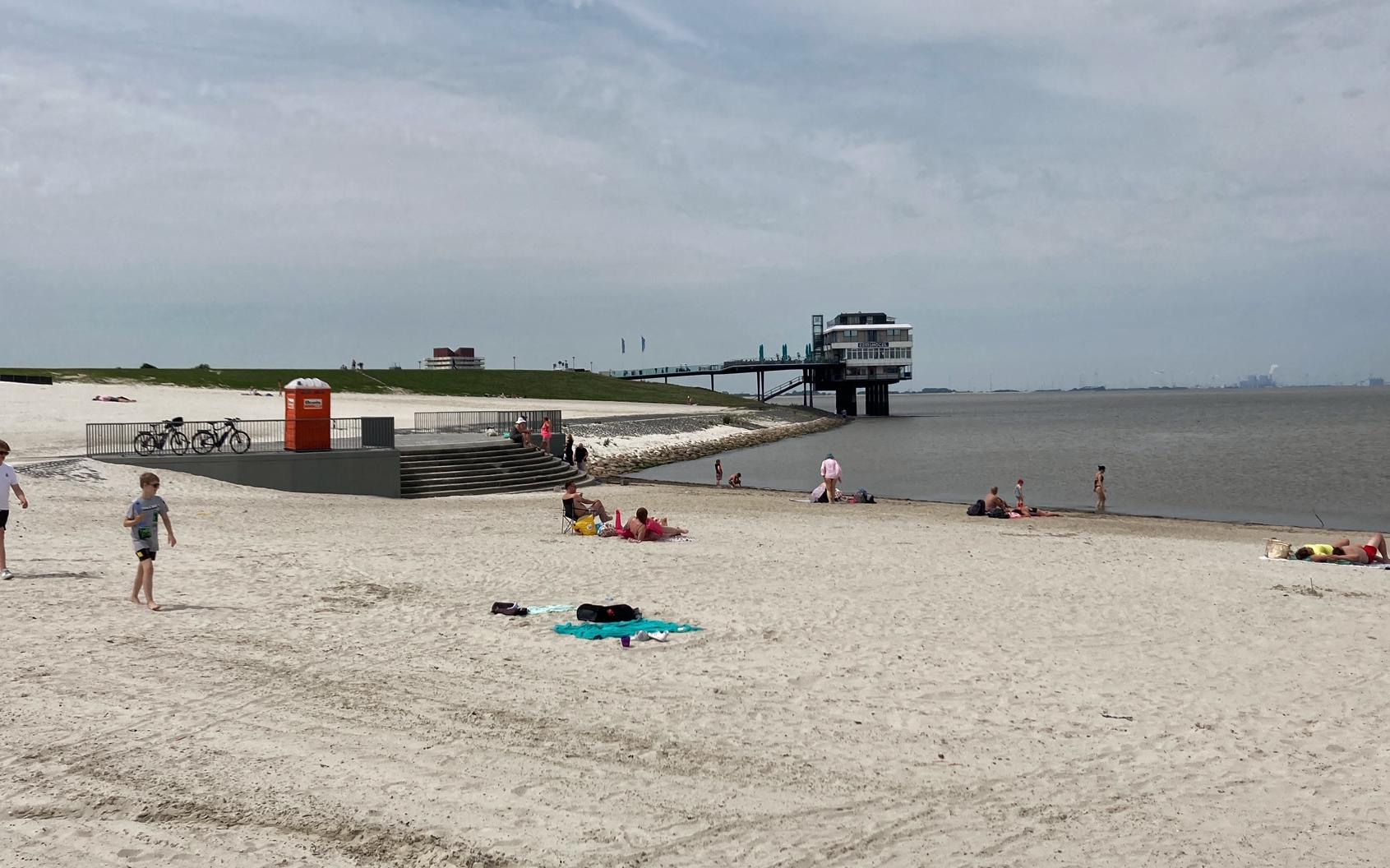 Een strandpaviljoen bij de playa del Delfzijl? Prima plan, zeggen ...