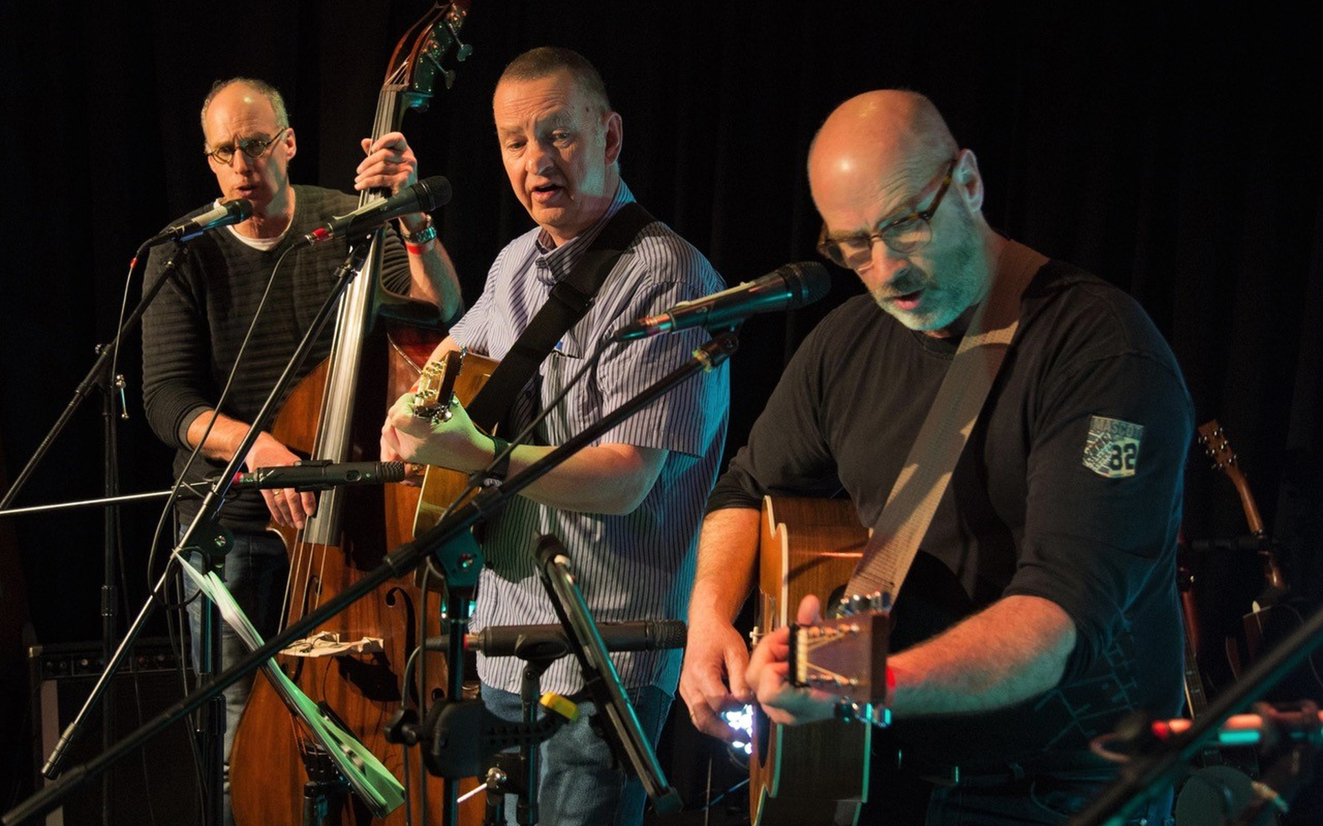 Podium Ewsum met de Highland Stringband - Dagblad van het Noorden