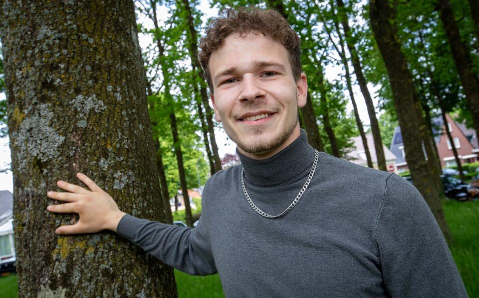 Tim (22) uit Zuidlaren helpt zijn zieke moeder met liefde, al is het ...