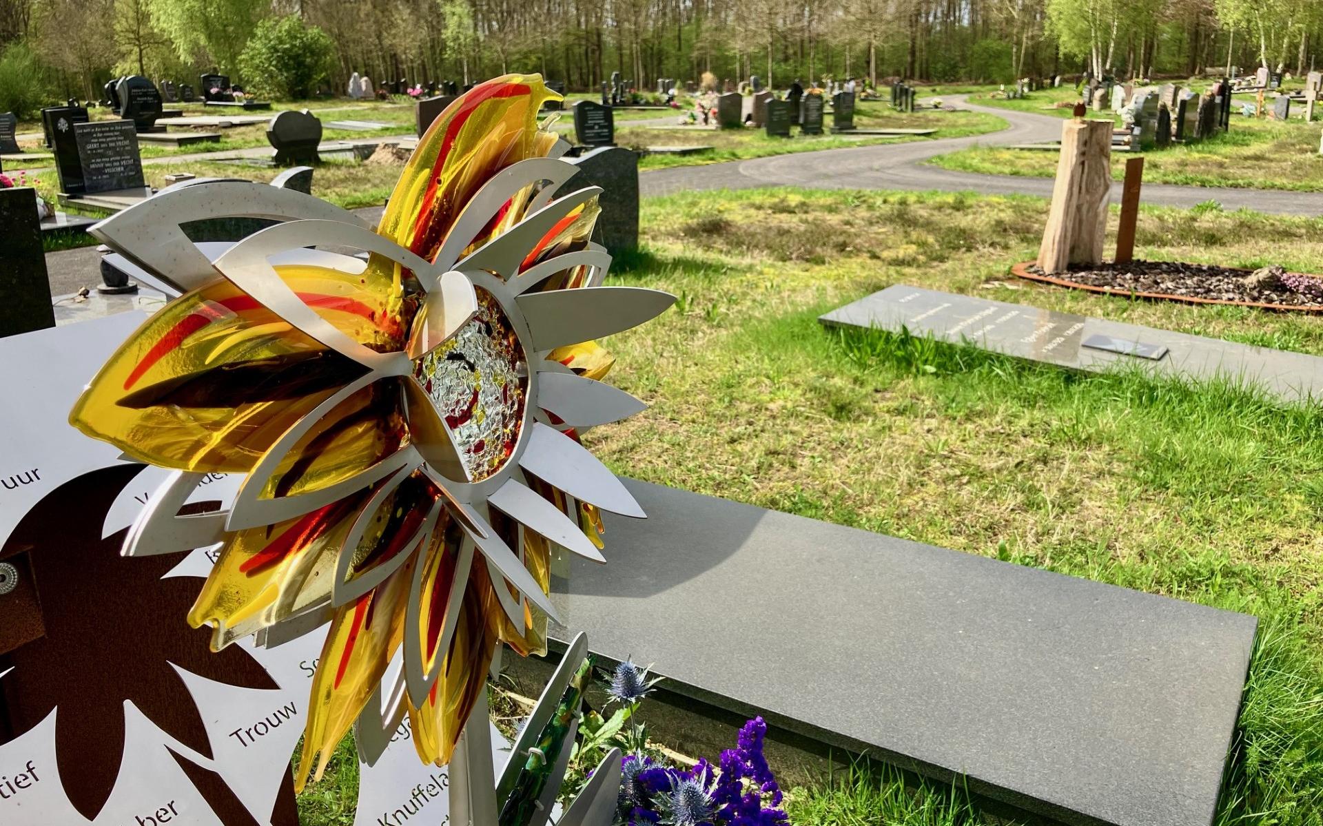 Hoogeveen wil nieuw beleid rond begraven. 'De verplichte gang naar ...