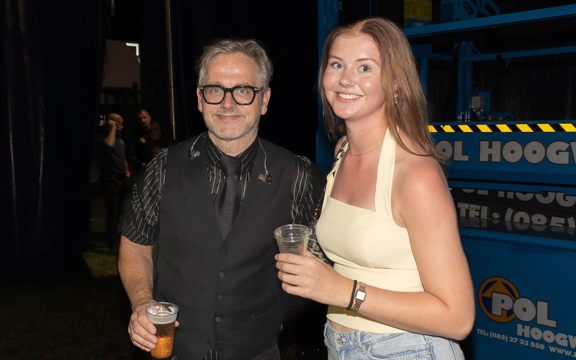 Anna (19) uit Rolde scoort selfie met Guus Meeuwis op Muziekweekend ...