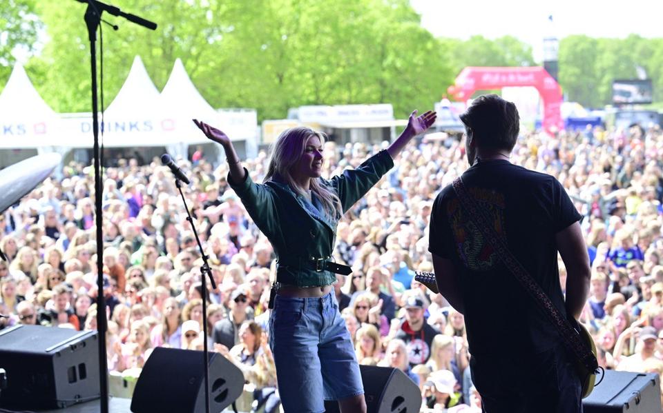 Zangeres Hannah Mae opent Bevrijdingsfestival in Assen. ‘Echt een eer ...