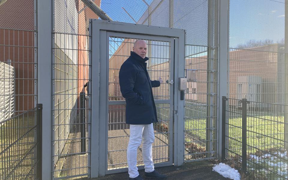 Blik in de bajes: geen F16-piloot maar directeur van gevangenis in Ter ...