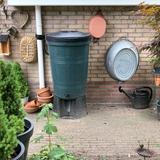 Bij elke woning moet door de gemeente gratis een regenton worden ...
