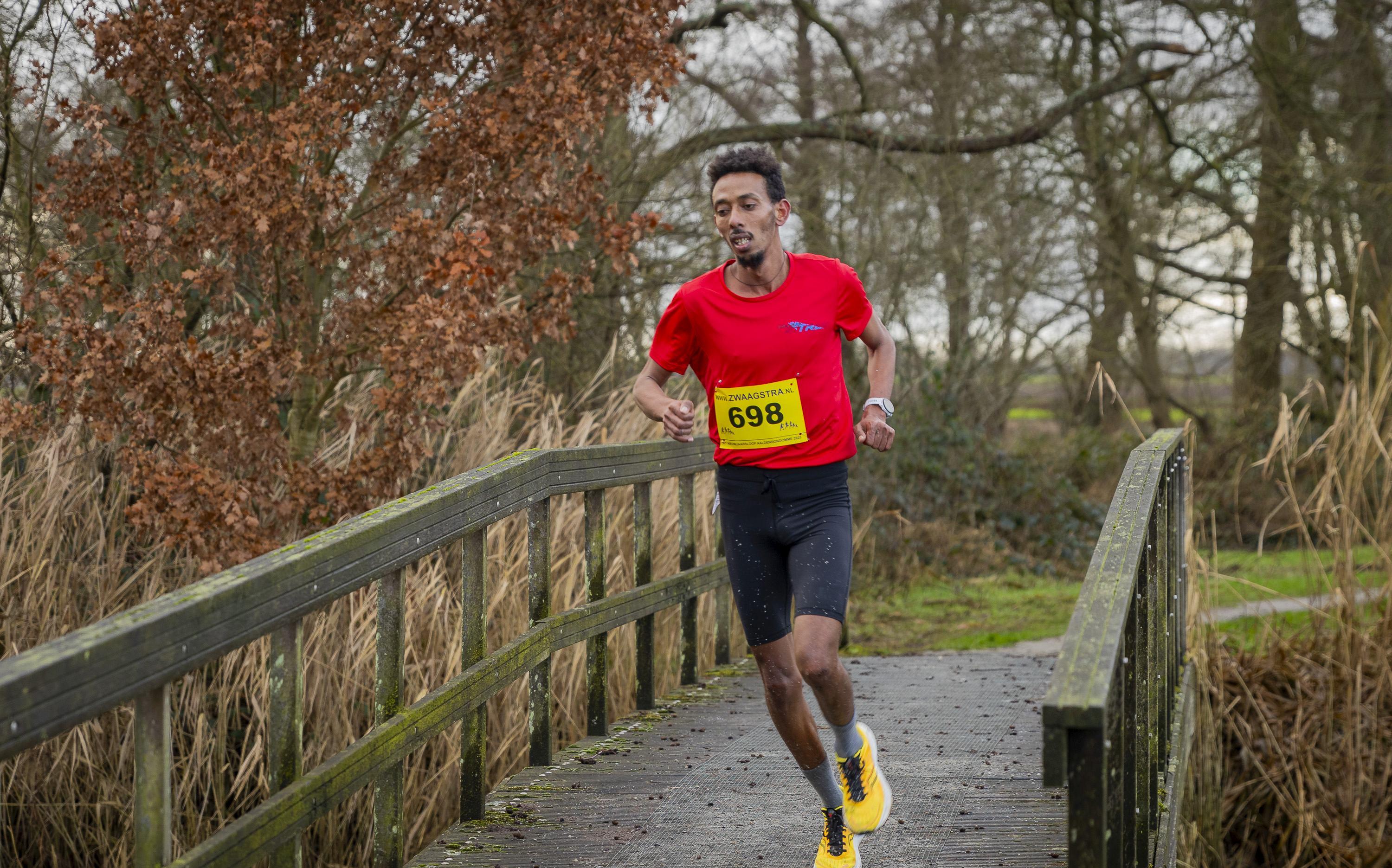 Jonas Rezane uit Heemserveen wint Aalden Rondomme. Nieuwjaarsloop trekt ...