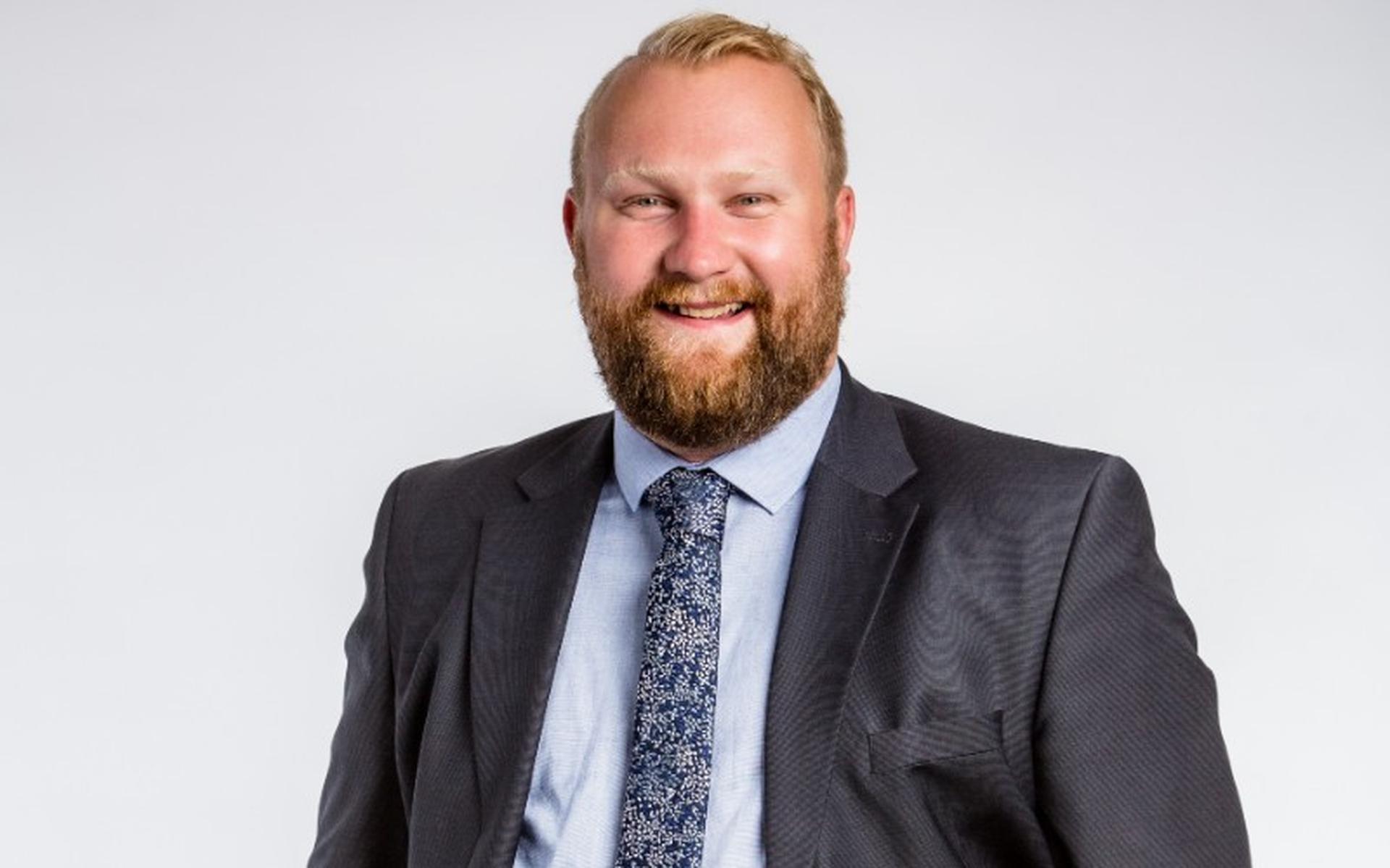 Hoogeveen krijgt jongste burgemeester (32) van Drenthe. CDA'er Martijn ...