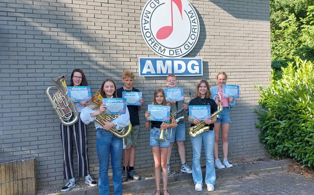 Muzikaal talent bij AMDG Beilen. Leerlingen behalen muziekdiploma's ...