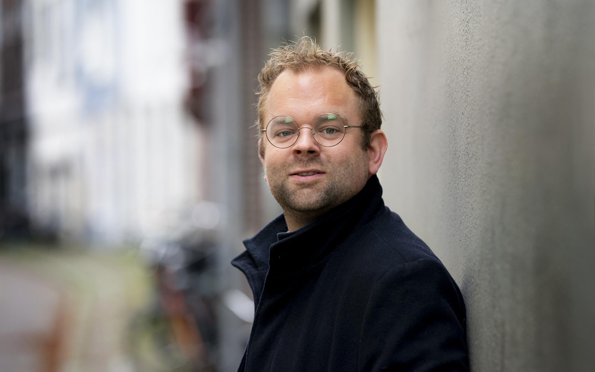 Dennis Hoogeveen is het eerste dove kandidaatslid voor de gemeente ...