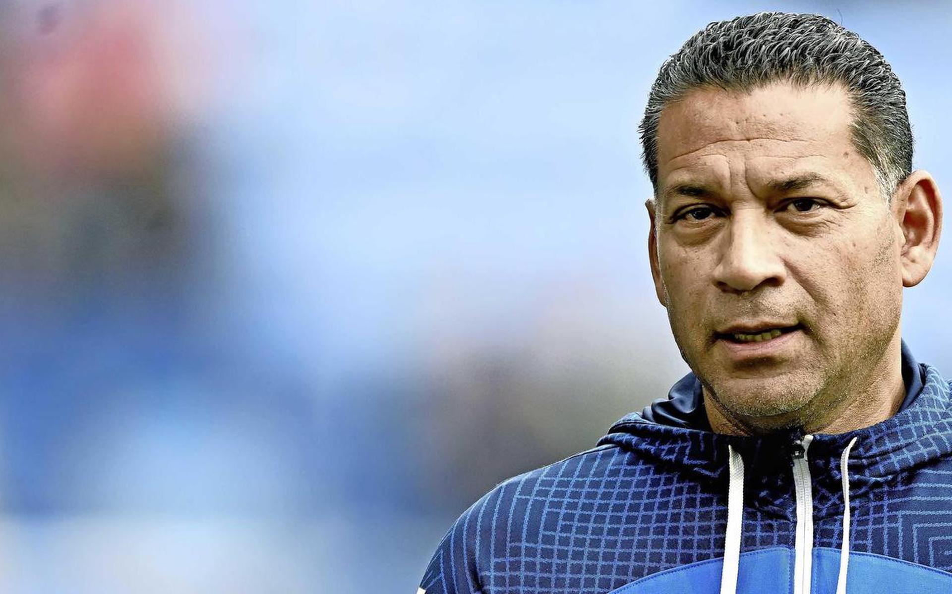 Henk Fraser weg bij FC Utrecht. Trainer zou speler bij keel hebben ...