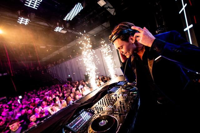 DJ Joep (29) uit Emmen bouwt zijn eigen feestje in het Atlas Theater ...