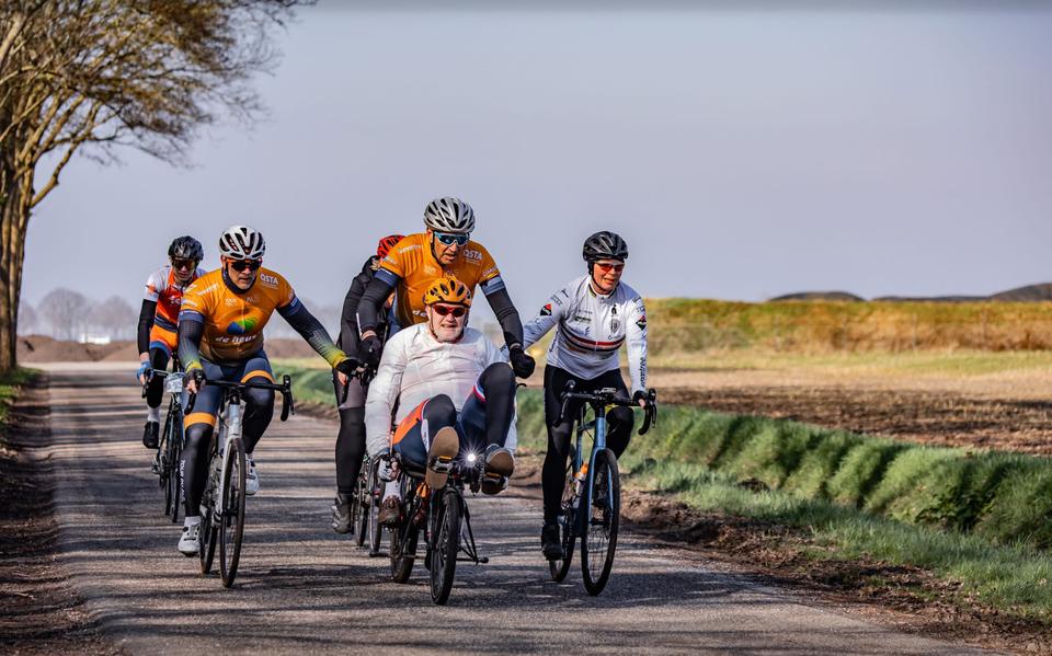 Wandelend, hardlopend en fietsend. Team Henk 2026 uit Nieuw-Buinen gaat ...