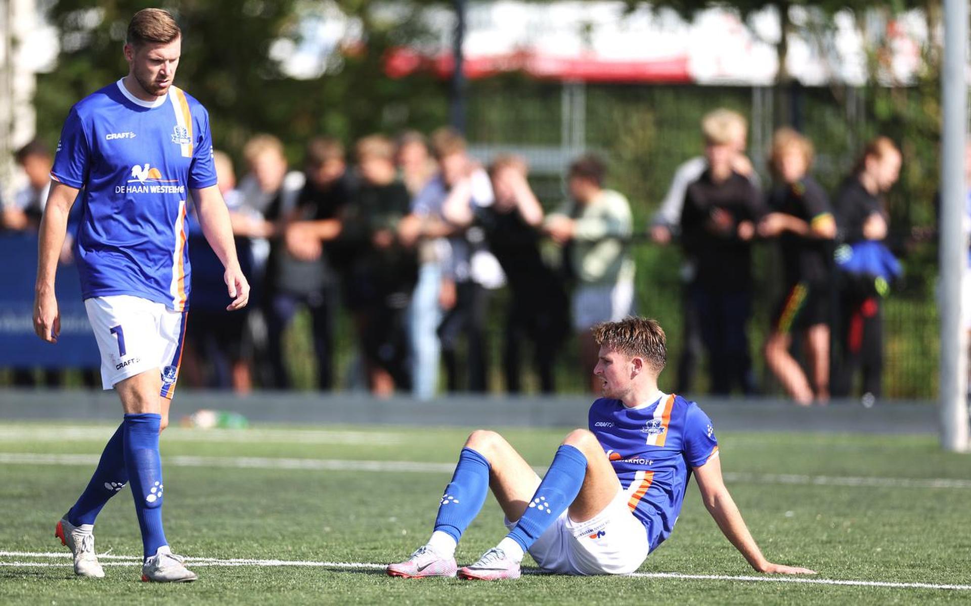 Zo begin je een nieuw seizoen. Nieuwe trainer Paul Matthijs is ...
