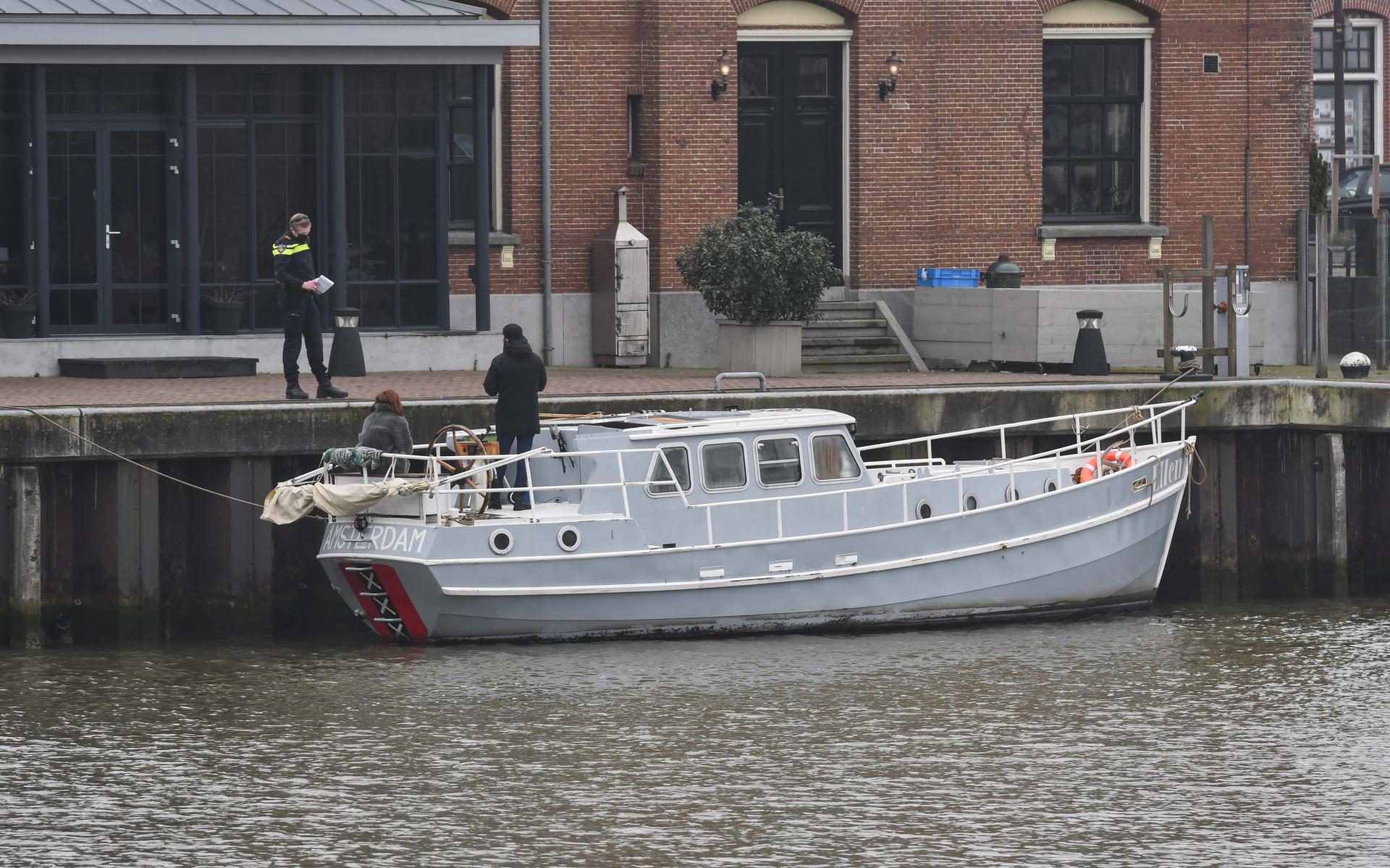 Zanger Douwe Bob botst op Waddenzee met zijn boot 'Ellen' tegen een 135 ...