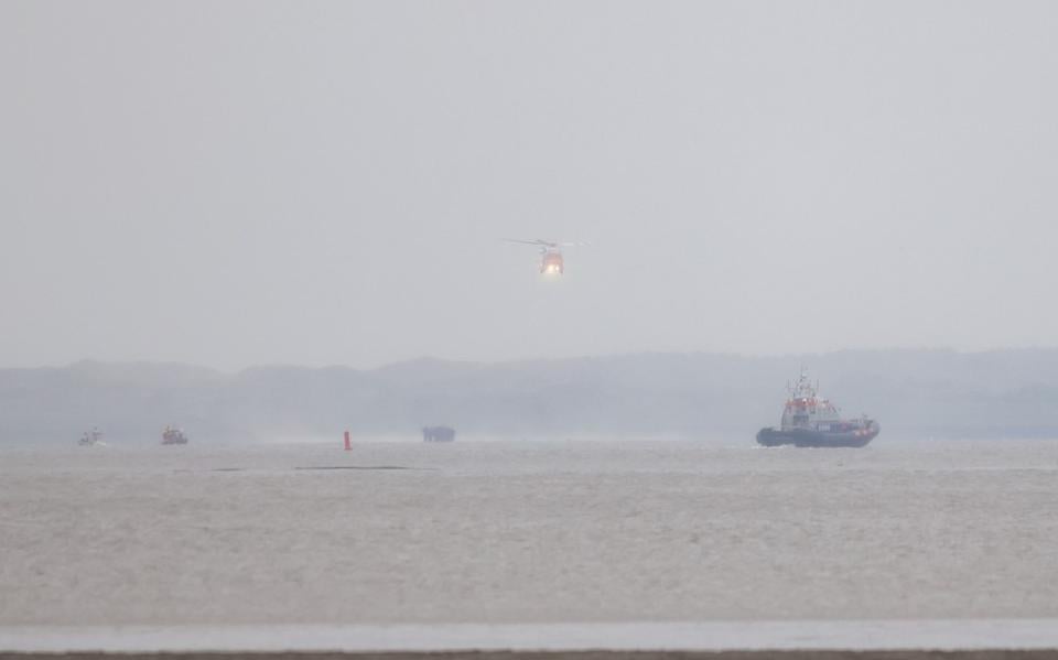 KNRM en Kustwacht redden 32 wadlopers bij Ameland: groep raakt ...